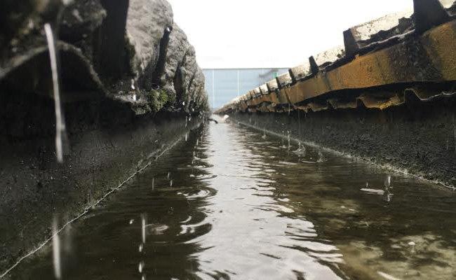 Liquids in a metal gutter - HD Sharman